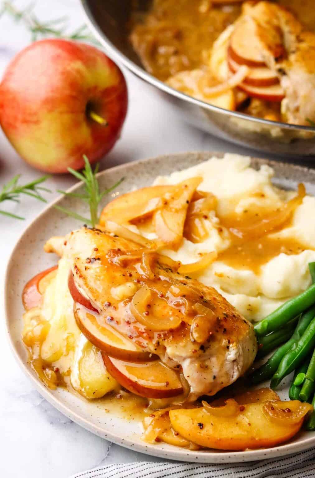 Apple Brie Stuffed Chicken - homemestic.com