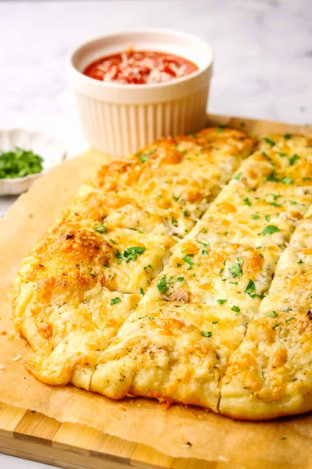 Cheesy Garlic Focaccia - homemestic.com