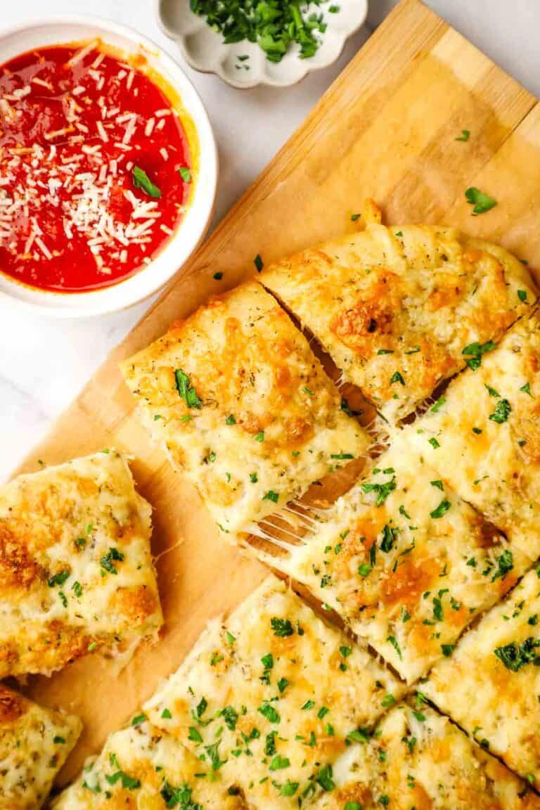 Cheesy Garlic Focaccia - homemestic.com